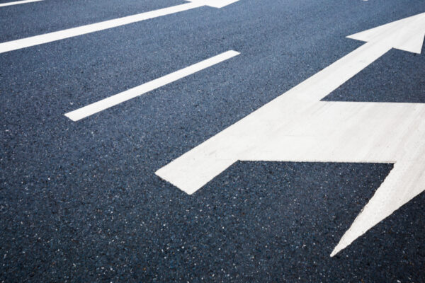 Corsie di canalizzazione: norme, segnaletica e utilizzo pratico - La ...