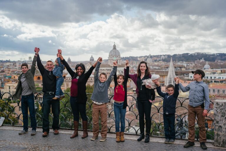 Come viaggiare con una famiglia numerosa con auto ibride a 7 posti